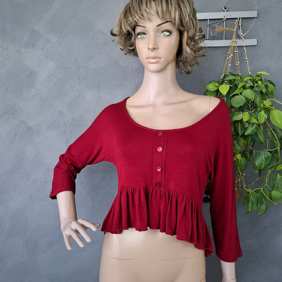 Crveni crop top