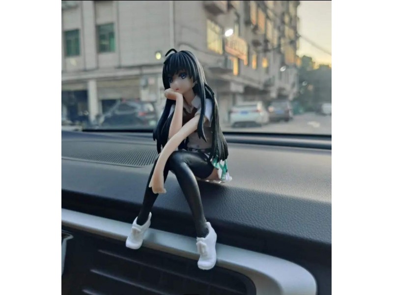 Anime figurica sa slike. Velicina oko 12 cm.