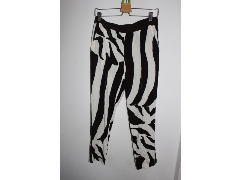 Escada zenske M 38 pantalone od viskoze animal print