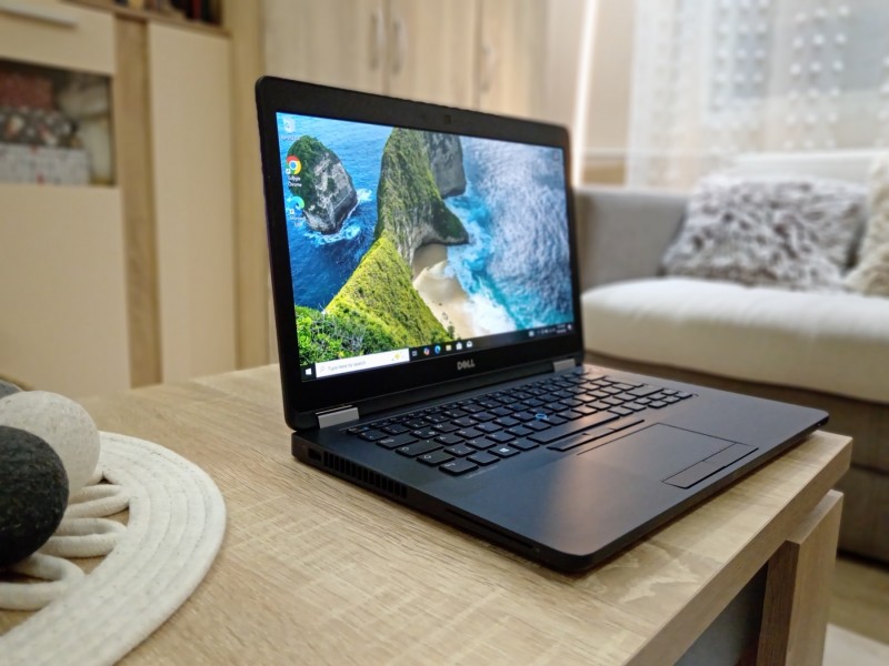 Laptop Dell Latitude E5470 i5 6200U/DDR4 4GB/256GB ssd.