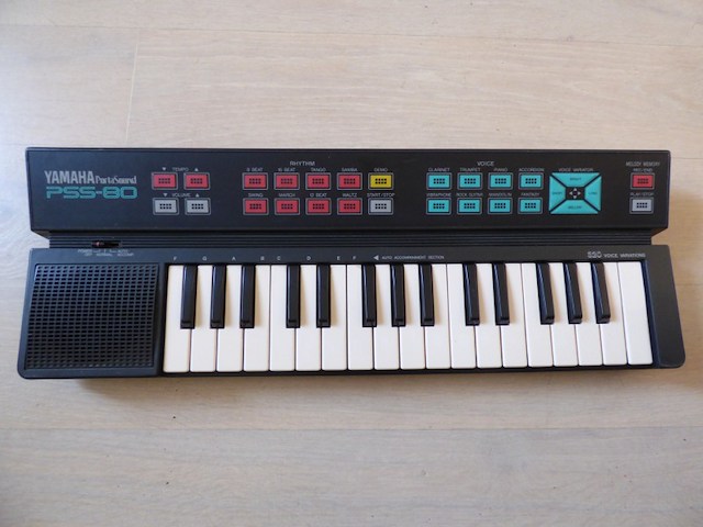 Sintisajzer YAMAHA PortaSound PSS-80