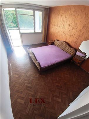 Top lokacija na Karaburmi, 66m2, uknjižen