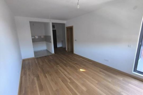 Nov 2.5 stan u centru Surčina, Vojvođanska, 58m2