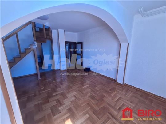 Novi Sad, Savina, Stan, 4, 99,00m2