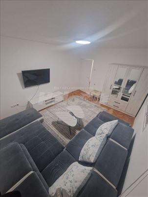 Izdaje se dvosoban stan na Karaburmi