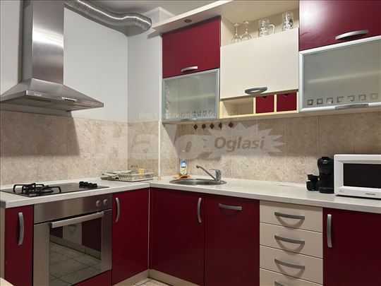 Izdajem namešten stan na Novoj Detelinari 49m