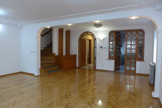 Sanje Živanovića, 200m2, parking, pet friendly