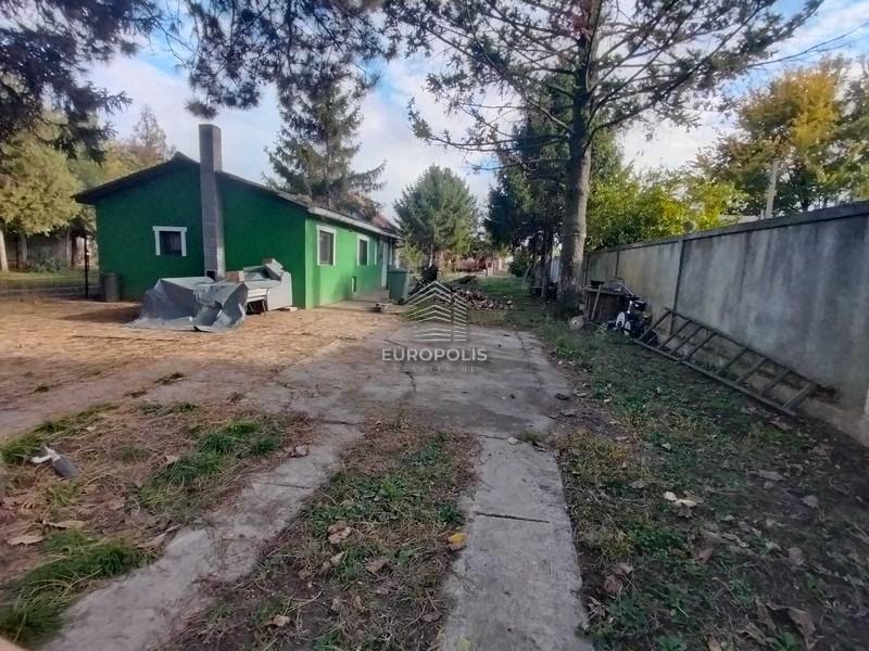Plac sa kućom na glavnom putu – Boljevci, 23 ara ID#8547 158.000 €