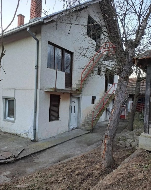 Prodajem kucu Ugrinovci-Gornji Milanovac 28.000 €