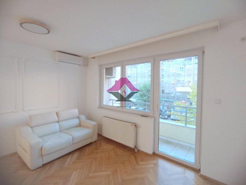 Novi Sad centar 3.0 stan 70m2 sa parking mestom ID#1555 650 €