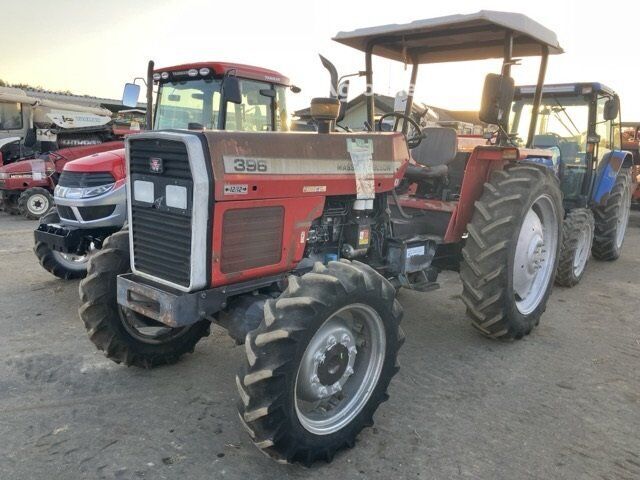 Massey Ferguson TRACTOR(Massey Ferguson) traktor točkaš
