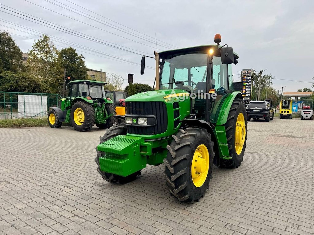 John Deere 6130D traktor točkaš