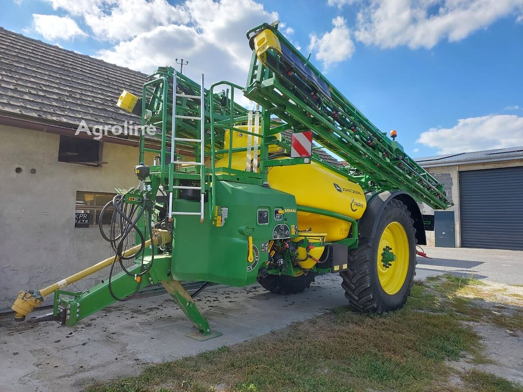 John Deere M944i vučena prskalica