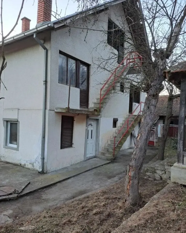 Kuća, Gornji Milanovac, 5+ soban, 250m²