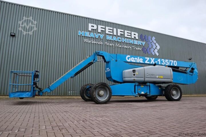 Artikulisan teleskopski bum lift
Genie ZX135/70 Diesel, 4x4x4 Drive, 43m Lifting Height,