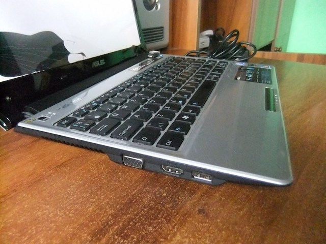 Asus UL30V netbuk za delove