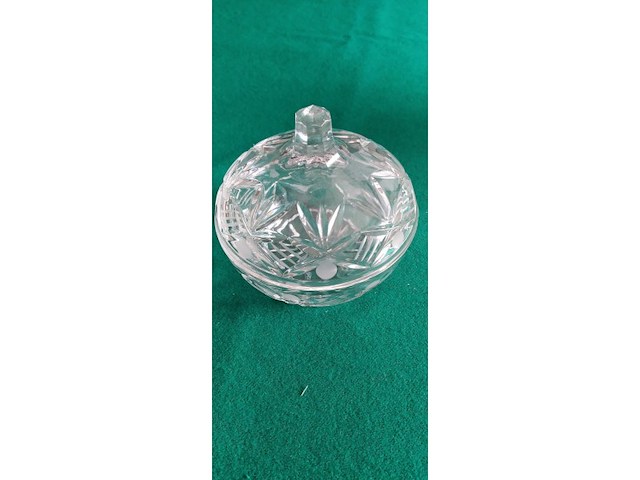 KRISTALNA ČINIJA SA POKLOPCEM