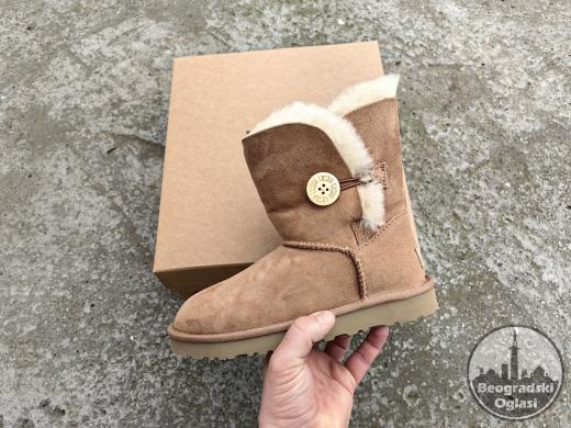 UGG Classic Mini