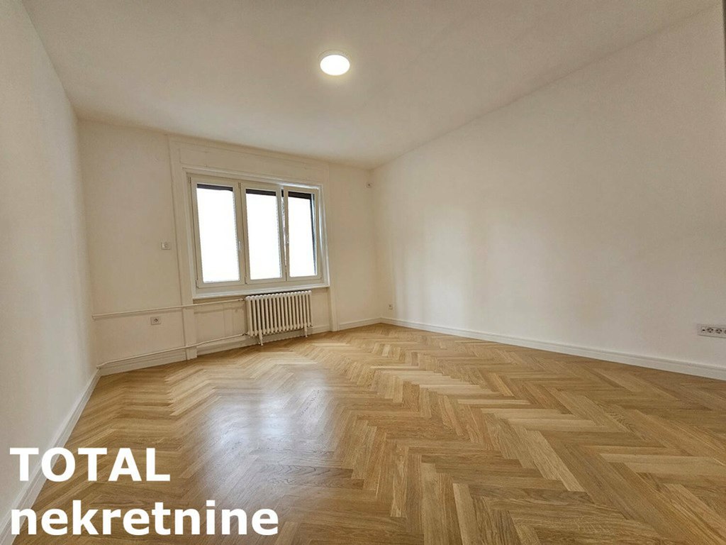 Trosoban stan NOVI SAD, 297500€