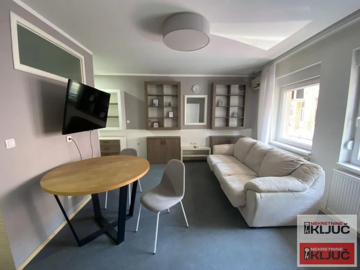 Izdavanje, garsonjera, 28m2, Centar, Novi Sad