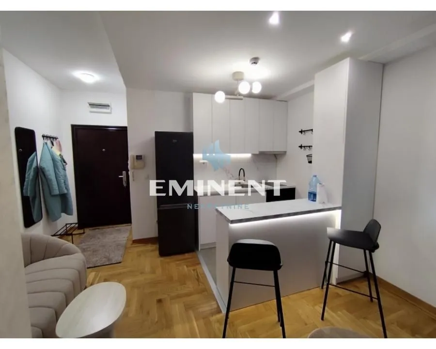 Izdavanje, garsonjera, 31m2, Đeram Pijaca, Beograd