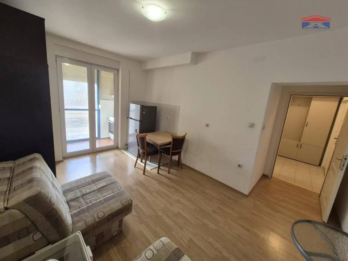 Izdavanje, garsonjera, 25m2, Salajka, Novi Sad, Novi Sad