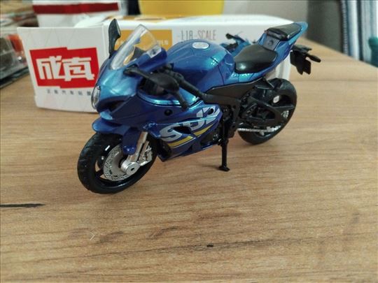 Suzuki GSXR1000 1/18