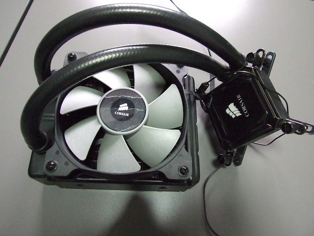 Corsair Hydro Series H80i High Performance Intel vodeno