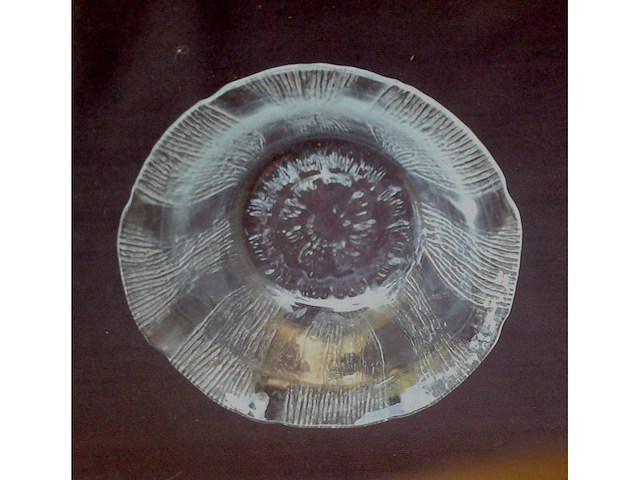 Staklena zdela. Brušeno staklo.