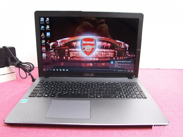 Asus X550C i5 ispravan laptop za delove