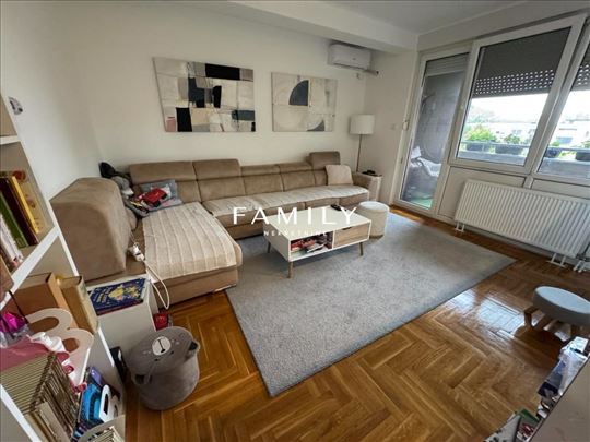 Odličan četvorosoban duplex sa 3 terase i garažom