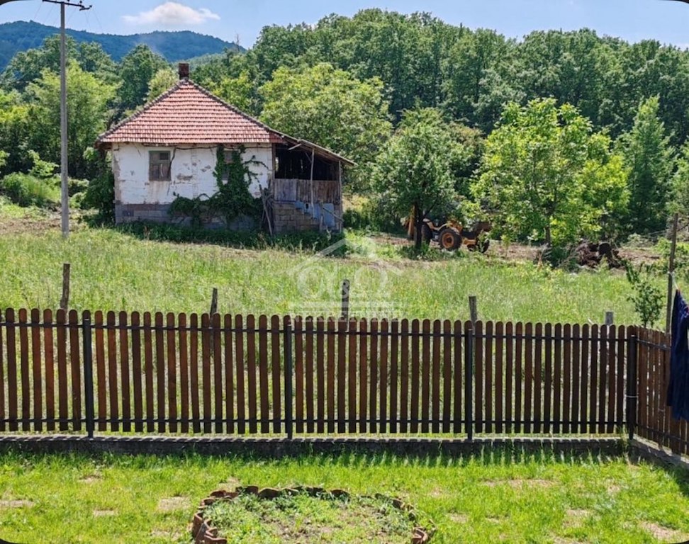 Na prodaju seosko domaćinstvo u selu Guncati
