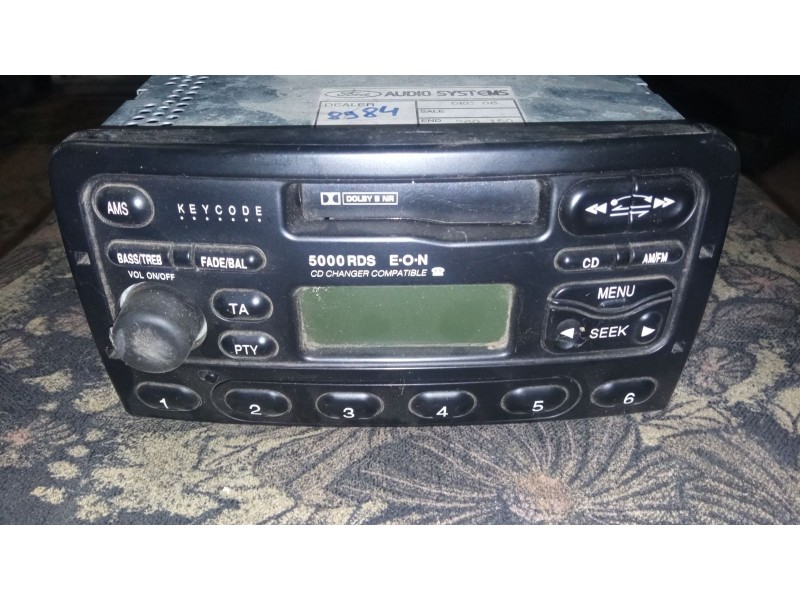 Auto radio kasetofon od Forda