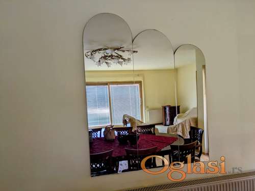 Veliko zidno ogledalo