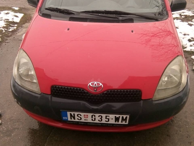 Prodajem Toyotu Yaris, 2001.god