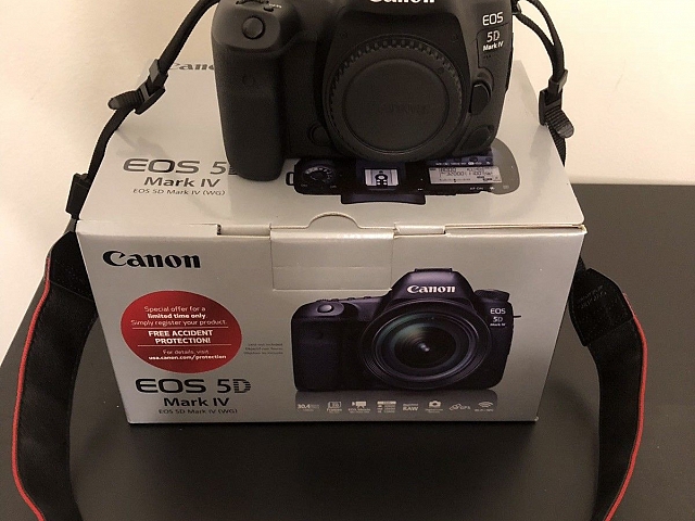 Canon EOS 5D Mark IV Digital SLR Camera