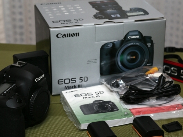 For Sale : Canon EOS 5D Mark III DSLR Camera/Nikon D810 DSLR Camera