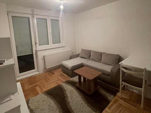 Izdajem jednoiposoban namešten stan 40m2, Petrovaradin