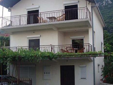 Izdajem apartmane Šušanj-Bar