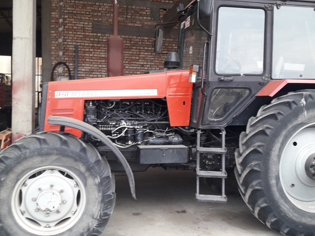 Traktor Belarus 1221