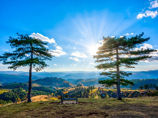 Konobari i sankeri potrebni restoranu na Zlatiboru
