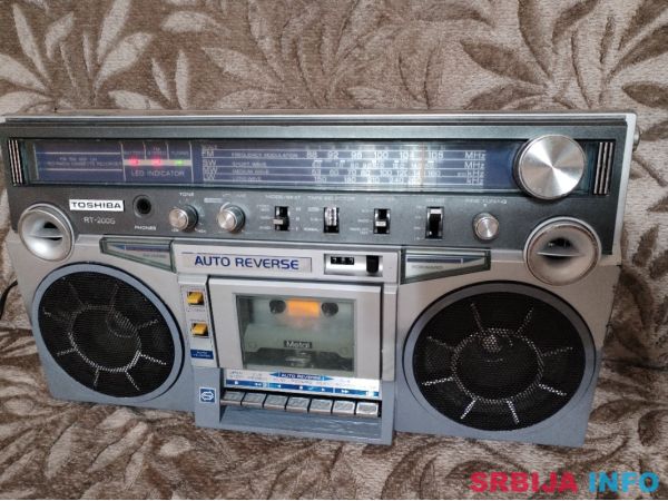 Radiokasetofon toshiba rt-200s