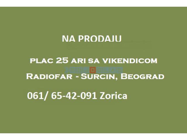 Na prodaju plac 25 ari sa vikendicom u naselju Radiofar