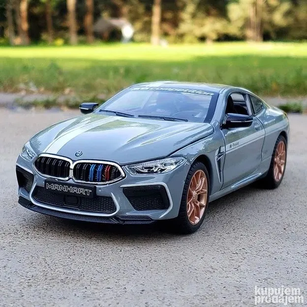 Bmw M8 1/24 sivi metalni – Bmw M8 1/24 sivi metalni