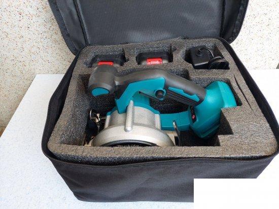 NOVO! Makita repl AKU rucni cirkular + 2 baterije 88V + 2 diska