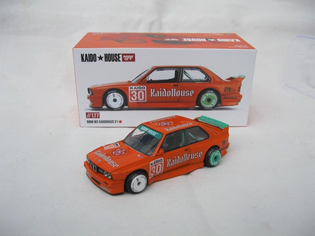 1:64 mini GT kaidoo BMW M3 E30