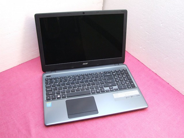 Acer Aspire E1-532 neispravan laptop za delove