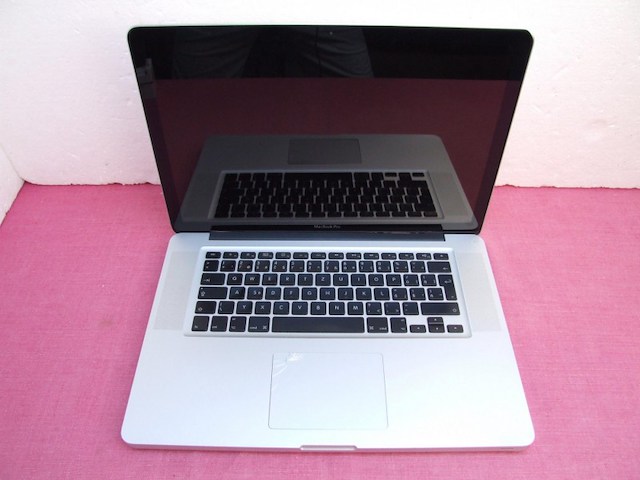Macbook Pro A1286 laptop za delove