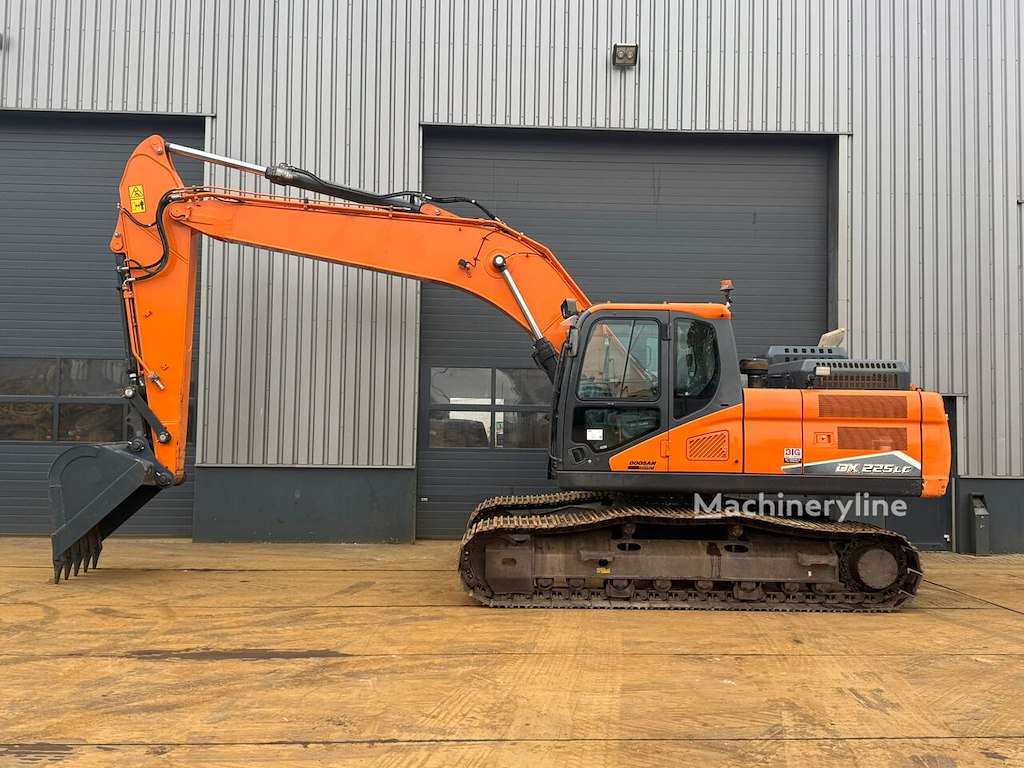Doosan DX225LC-7 bager guseničar