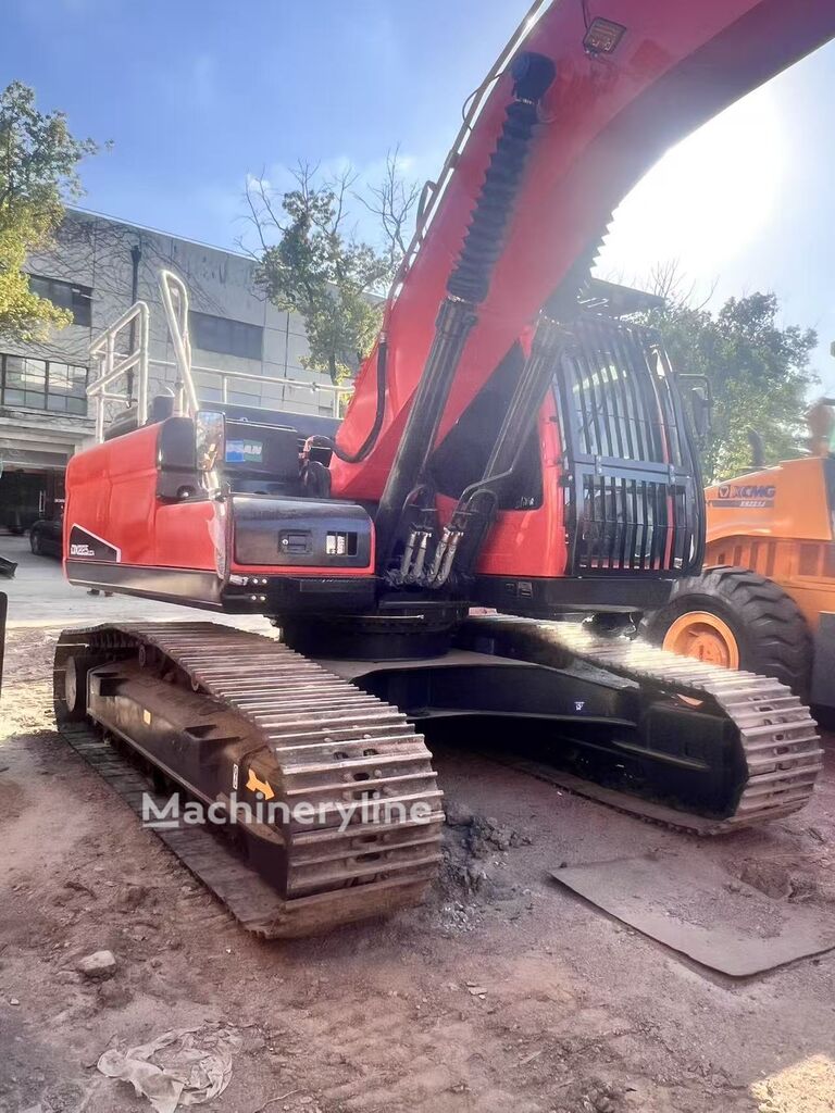 Doosan DX225 bager guseničar